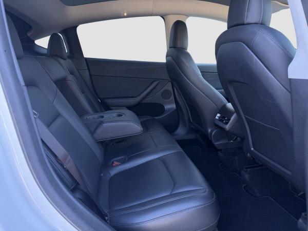 White Tesla Model Y 2021 in Parnu, with an engine capacity of 0.00 L and mileage of 136 thousand km for 30900 €, photo 7 on AUTOMOTO.COM.LV
