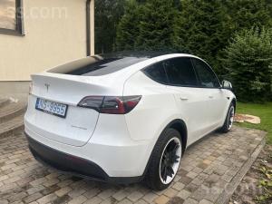 White Tesla Model Y 2021 in Riga, with an engine capacity of 0.00 L and mileage of 193 thousand km for 26000 €, photo 4 on AUTOMOTO.COM.LV