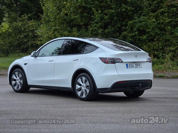 White Tesla Model Y 2021 in Parnu, with an engine capacity of 0.00 L and mileage of 127 thousand km for 28990 €, photo 5 on AUTOMOTO.COM.LV