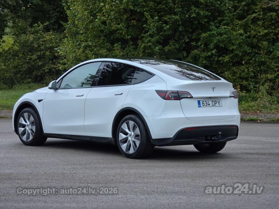 Balts Tesla Model Y 2021 Pērnava, ar dzinēja tilpumu 0.00 L un nobraukumu 127 tūkst. km par 28990 €, foto 5 vietnē AUTOMOTO.COM.LV