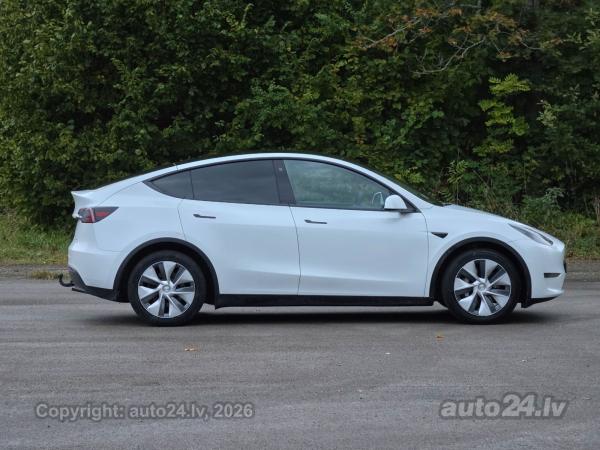White Tesla Model Y 2021 in Parnu, with an engine capacity of 0.00 L and mileage of 127 thousand km for 28990 €, photo 8 on AUTOMOTO.COM.LV