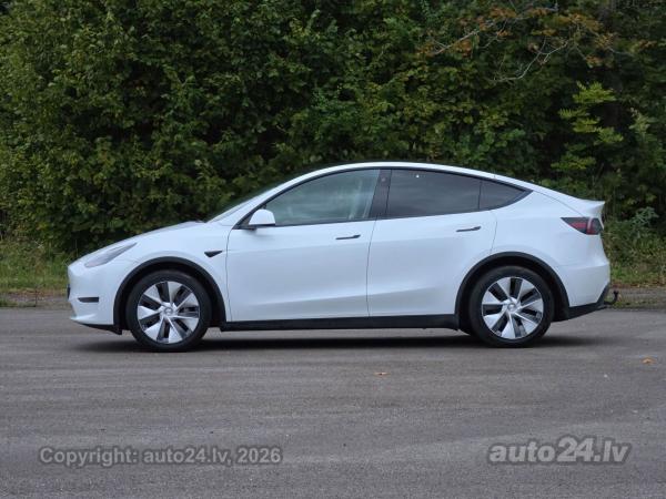 White Tesla Model Y 2021 in Parnu, with an engine capacity of 0.00 L and mileage of 127 thousand km for 28990 €, photo 9 on AUTOMOTO.COM.LV