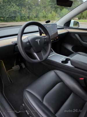 Balts Tesla Model Y 2021 Pērnava, ar dzinēja tilpumu 0.00 L un nobraukumu 127 tūkst. km par 28990 €, foto 10 vietnē AUTOMOTO.COM.LV