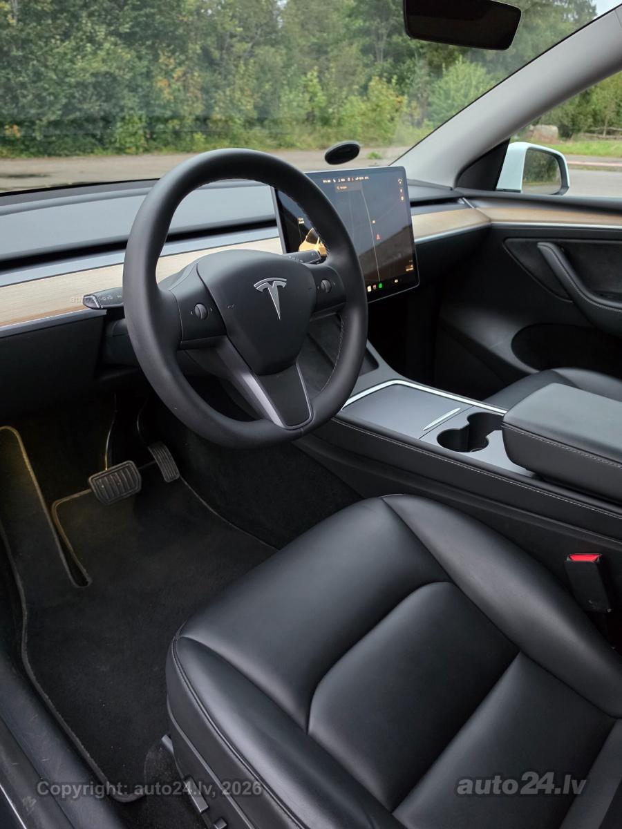 Balts Tesla Model Y 2021 Pērnava, ar dzinēja tilpumu 0.00 L un nobraukumu 127 tūkst. km par 28990 €, foto 10 vietnē AUTOMOTO.COM.LV