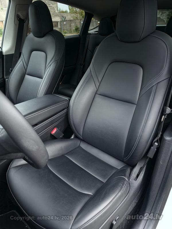White Tesla Model Y 2021 in Parnu, with an engine capacity of 0.00 L and mileage of 127 thousand km for 28990 €, photo 11 on AUTOMOTO.COM.LV