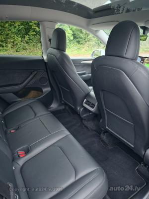 Balts Tesla Model Y 2021 Pērnava, ar dzinēja tilpumu 0.00 L un nobraukumu 127 tūkst. km par 28990 €, foto 16 vietnē AUTOMOTO.COM.LV