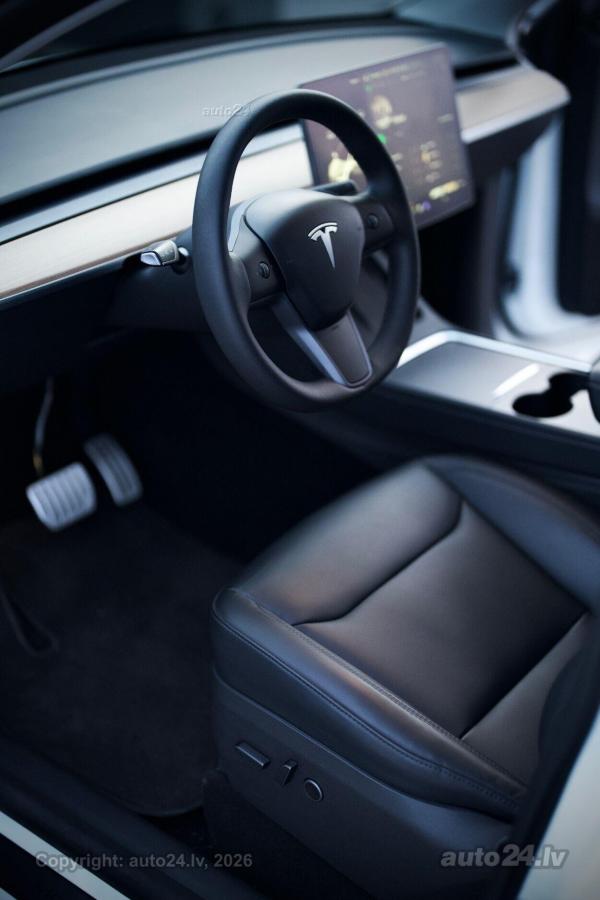 White Tesla Model Y 2022 in Tallinn, with an engine capacity of 0.00 L and mileage of 79 thousand km for 35900 €, photo 10 on AUTOMOTO.COM.LV