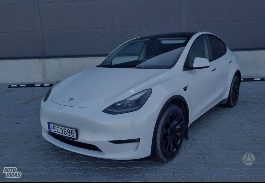 White Tesla Model Y 2022 in Siauliai, with an engine capacity of 0.00 L and mileage of 100 thousand km for 28500 €, photo 1 on AUTOMOTO.COM.LV