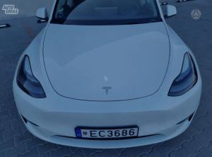 White Tesla Model Y 2022 in Siauliai, with an engine capacity of 0.00 L and mileage of 100 thousand km for 27500 €, photo 2 on AUTOMOTO.COM.LV