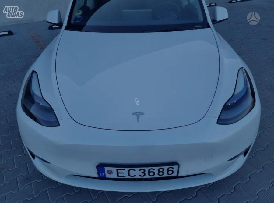 White Tesla Model Y 2022 in Siauliai, with an engine capacity of 0.00 L and mileage of 100 thousand km for 27500 €, photo 2 on AUTOMOTO.COM.LV