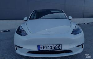 White Tesla Model Y 2022 in Siauliai, with an engine capacity of 0.00 L and mileage of 100 thousand km for 27500 €, photo 4 on AUTOMOTO.COM.LV