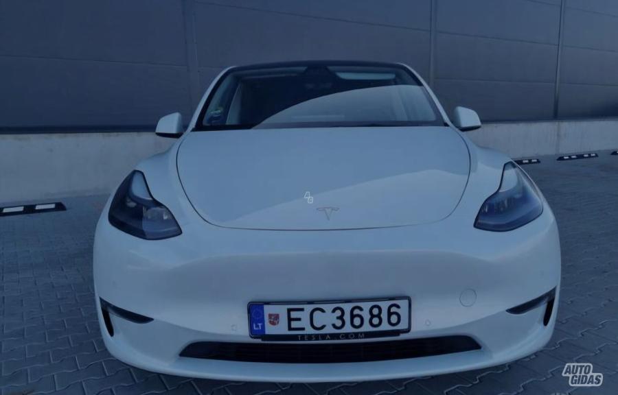 White Tesla Model Y 2022 in Siauliai, with an engine capacity of 0.00 L and mileage of 100 thousand km for 27500 €, photo 4 on AUTOMOTO.COM.LV