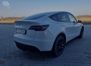 White Tesla Model Y 2022 in Siauliai, with an engine capacity of 0.00 L and mileage of 100 thousand km for 27500 €, photo 8 on AUTOMOTO.COM.LV