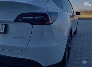 White Tesla Model Y 2022 in Siauliai, with an engine capacity of 0.00 L and mileage of 100 thousand km for 27500 €, photo 9 on AUTOMOTO.COM.LV