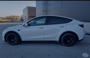 White Tesla Model Y 2022 in Siauliai, with an engine capacity of 0.00 L and mileage of 100 thousand km for 27500 €, photo 13 on AUTOMOTO.COM.LV