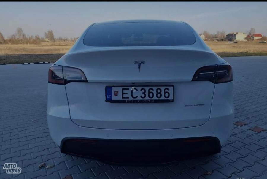 White Tesla Model Y 2022 in Siauliai, with an engine capacity of 0.00 L and mileage of 100 thousand km for 27500 €, photo 15 on AUTOMOTO.COM.LV