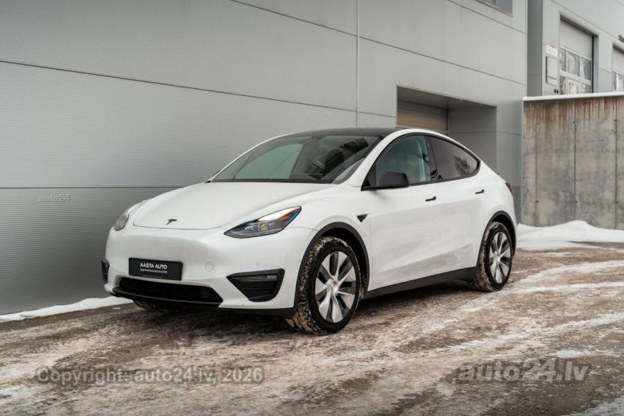 White Tesla Model Y 2022 in Tartu, with an engine capacity of 0.00 L and mileage of 46 thousand km for 34900 €, photo 1 on AUTOMOTO.COM.LV