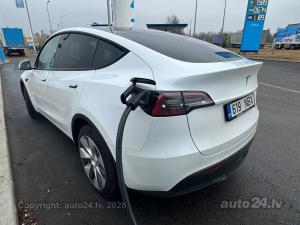 White Tesla Model Y 2022 in Tallinn, with an engine capacity of 0.00 L and mileage of 72 thousand km for 34000 €, photo 5 on AUTOMOTO.COM.LV