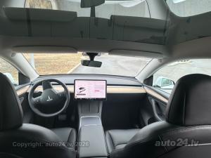 White Tesla Model Y 2022 in Tallinn, with an engine capacity of 0.00 L and mileage of 72 thousand km for 34000 €, photo 6 on AUTOMOTO.COM.LV
