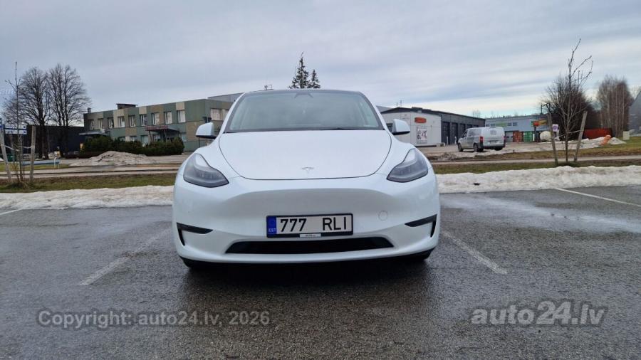 White Tesla Model Y 2022 in Parnu, with an engine capacity of 0.00 L and mileage of 56 thousand km for 37000 €, photo 3 on AUTOMOTO.COM.LV