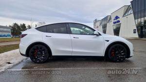 White Tesla Model Y 2022 in Parnu, with an engine capacity of 0.00 L and mileage of 56 thousand km for 37000 €, photo 5 on AUTOMOTO.COM.LV