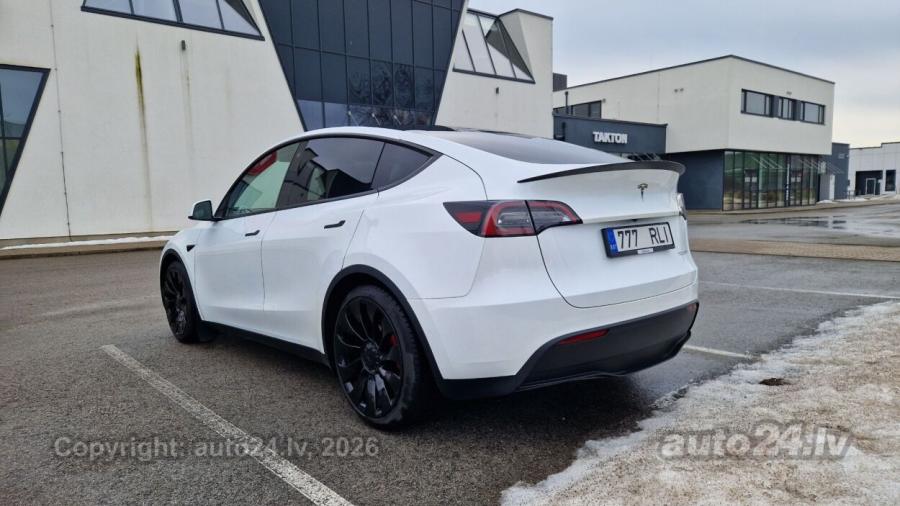 White Tesla Model Y 2022 in Parnu, with an engine capacity of 0.00 L and mileage of 56 thousand km for 37000 €, photo 6 on AUTOMOTO.COM.LV