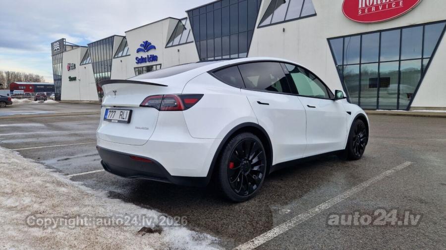 White Tesla Model Y 2022 in Parnu, with an engine capacity of 0.00 L and mileage of 56 thousand km for 37000 €, photo 7 on AUTOMOTO.COM.LV