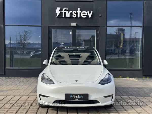 White Tesla Model Y 2022 in Tallinn, with an engine capacity of 0.00 L and mileage of 84 thousand km for 36990 €, photo 3 on AUTOMOTO.COM.LV