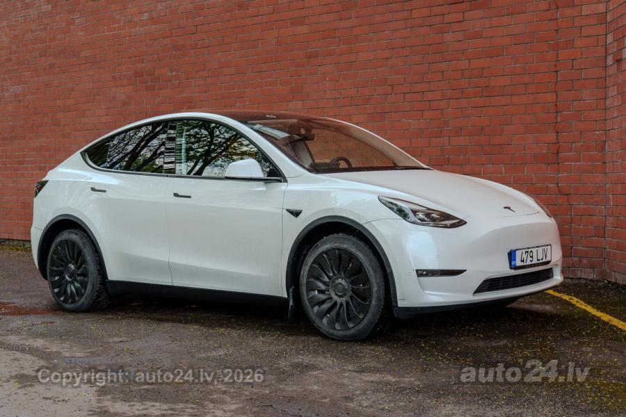 White Tesla Model Y 2022 in Tallinn, with an engine capacity of 0.00 L and mileage of 57 thousand km for 35490 €, photo 3 on AUTOMOTO.COM.LV