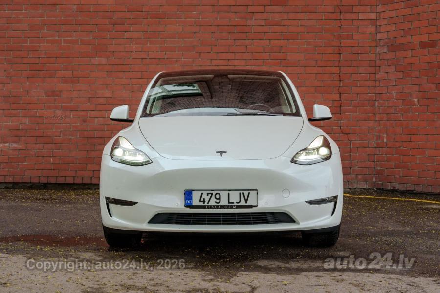White Tesla Model Y 2022 in Tallinn, with an engine capacity of 0.00 L and mileage of 57 thousand km for 35490 €, photo 4 on AUTOMOTO.COM.LV