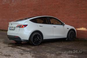 White Tesla Model Y 2022 in Tallinn, with an engine capacity of 0.00 L and mileage of 57 thousand km for 35490 €, photo 10 on AUTOMOTO.COM.LV