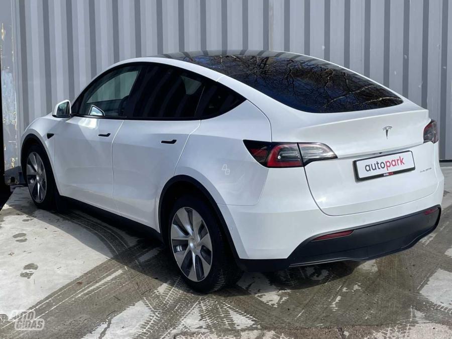 White Tesla Model Y 2022 in Vilnius, with an engine capacity of 0.00 L and mileage of 91 thousand km for 31500 €, photo 5 on AUTOMOTO.COM.LV