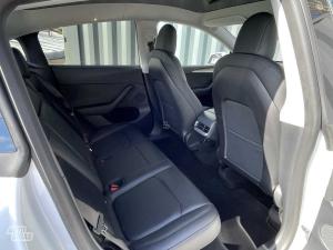 White Tesla Model Y 2022 in Vilnius, with an engine capacity of 0.00 L and mileage of 91 thousand km for 31500 €, photo 6 on AUTOMOTO.COM.LV
