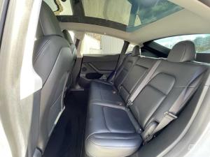 White Tesla Model Y 2022 in Vilnius, with an engine capacity of 0.00 L and mileage of 91 thousand km for 31500 €, photo 7 on AUTOMOTO.COM.LV