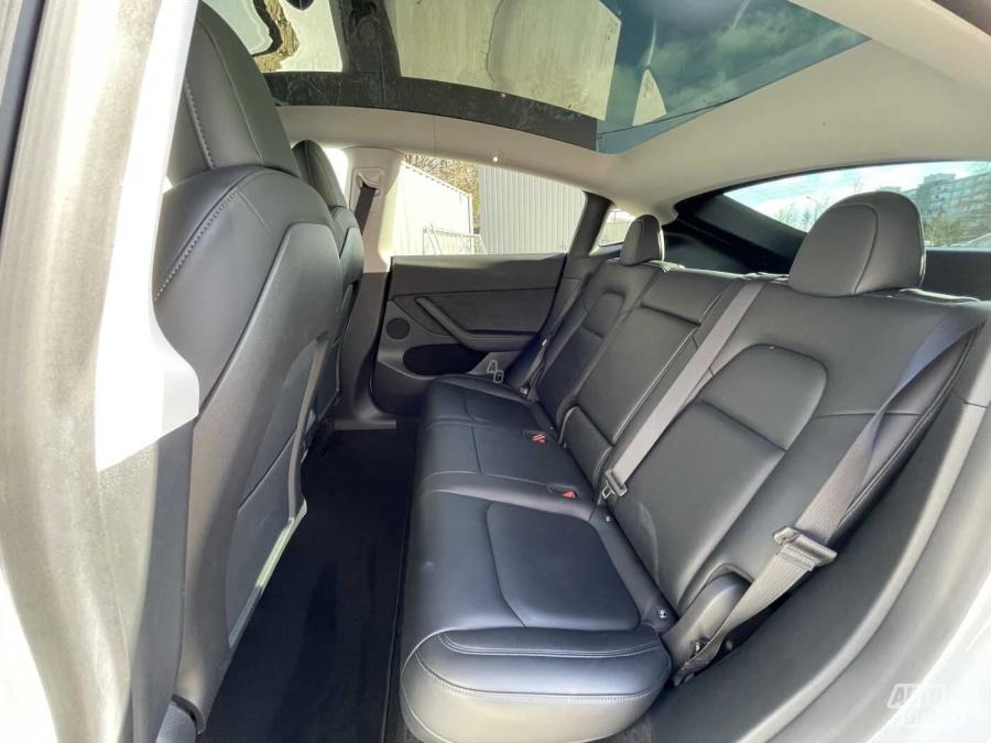 White Tesla Model Y 2022 in Vilnius, with an engine capacity of 0.00 L and mileage of 91 thousand km for 31500 €, photo 7 on AUTOMOTO.COM.LV