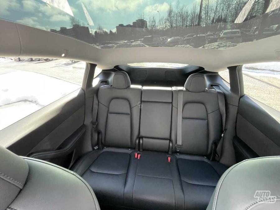 White Tesla Model Y 2022 in Vilnius, with an engine capacity of 0.00 L and mileage of 91 thousand km for 31500 €, photo 8 on AUTOMOTO.COM.LV
