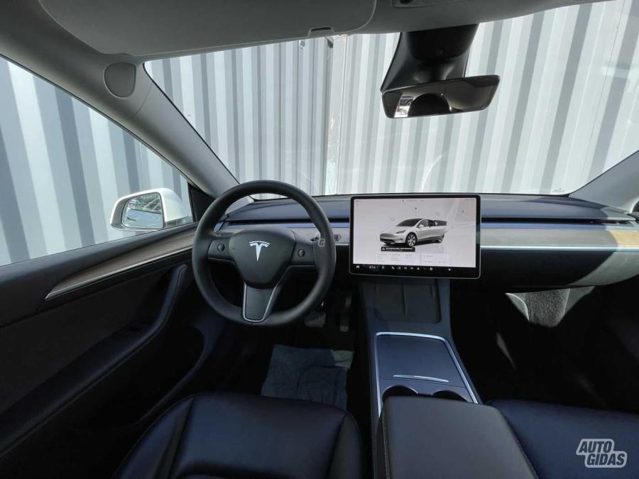 White Tesla Model Y 2022 in Vilnius, with an engine capacity of 0.00 L and mileage of 91 thousand km for 31500 €, photo 9 on AUTOMOTO.COM.LV