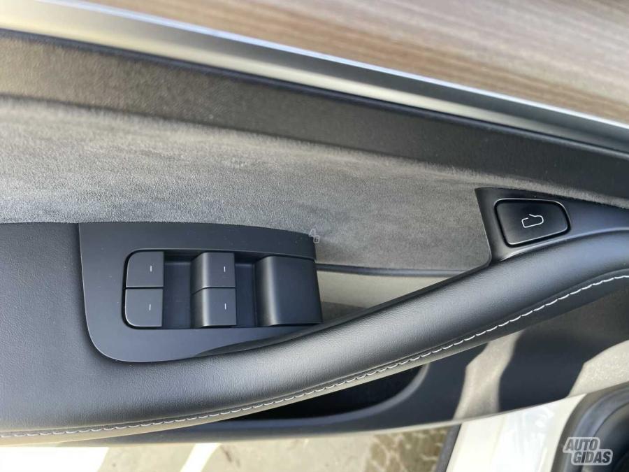 White Tesla Model Y 2022 in Vilnius, with an engine capacity of 0.00 L and mileage of 91 thousand km for 31500 €, photo 19 on AUTOMOTO.COM.LV
