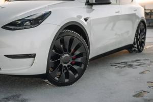 White Tesla Model Y 2022 in Riga, with an engine capacity of 0.00 L and mileage of 30 thousand km for 39000 €, photo 14 on AUTOMOTO.COM.LV