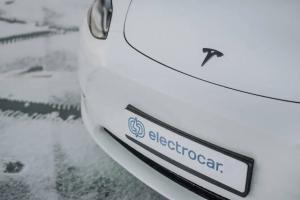 White Tesla Model Y 2022 in Riga, with an engine capacity of 0.00 L and mileage of 30 thousand km for 39000 €, photo 15 on AUTOMOTO.COM.LV