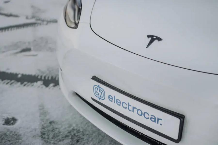 White Tesla Model Y 2022 in Riga, with an engine capacity of 0.00 L and mileage of 30 thousand km for 39000 €, photo 15 on AUTOMOTO.COM.LV
