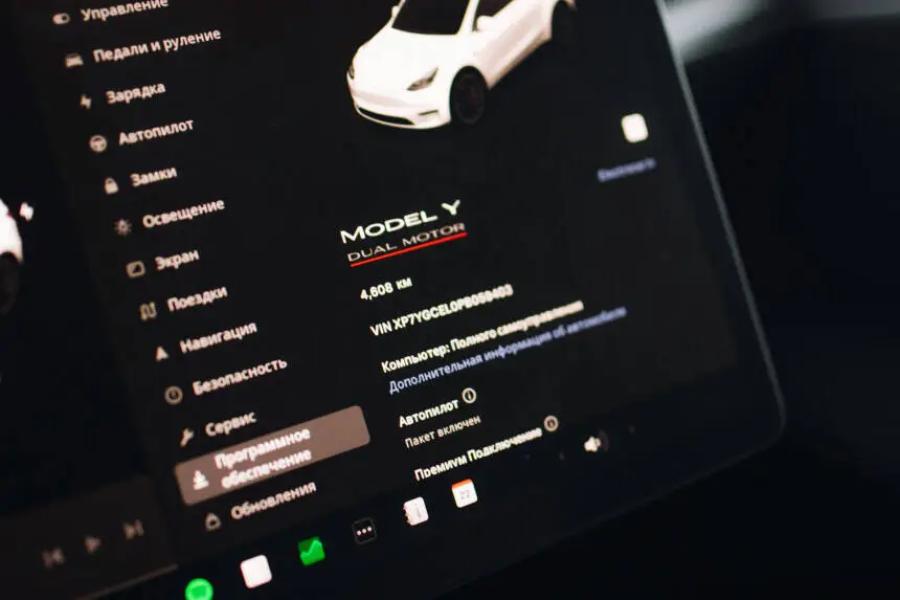 White Tesla Model Y 2022 in Riga, with an engine capacity of 0.00 L and mileage of 30 thousand km for 39000 €, photo 22 on AUTOMOTO.COM.LV
