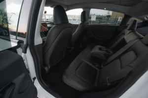 White Tesla Model Y 2022 in Riga, with an engine capacity of 0.00 L and mileage of 30 thousand km for 39000 €, photo 25 on AUTOMOTO.COM.LV