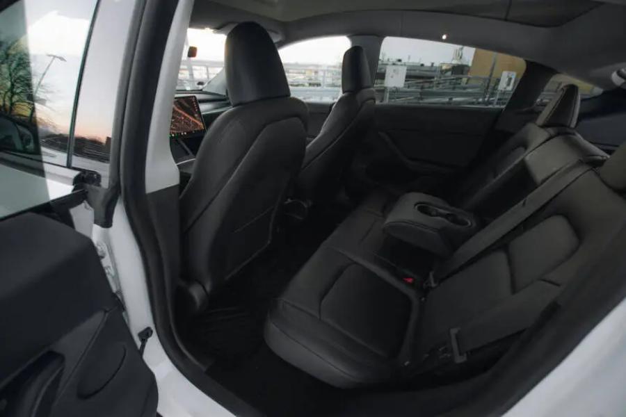 White Tesla Model Y 2022 in Riga, with an engine capacity of 0.00 L and mileage of 30 thousand km for 39000 €, photo 25 on AUTOMOTO.COM.LV