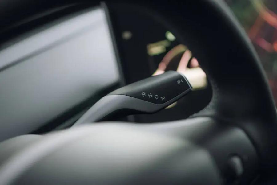 White Tesla Model Y 2022 in Riga, with an engine capacity of 0.00 L and mileage of 30 thousand km for 39000 €, photo 27 on AUTOMOTO.COM.LV