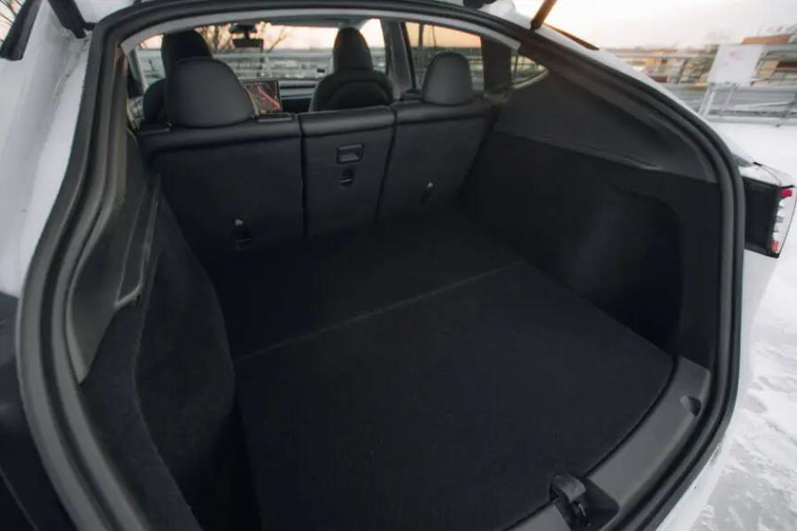 White Tesla Model Y 2022 in Riga, with an engine capacity of 0.00 L and mileage of 30 thousand km for 39000 €, photo 29 on AUTOMOTO.COM.LV