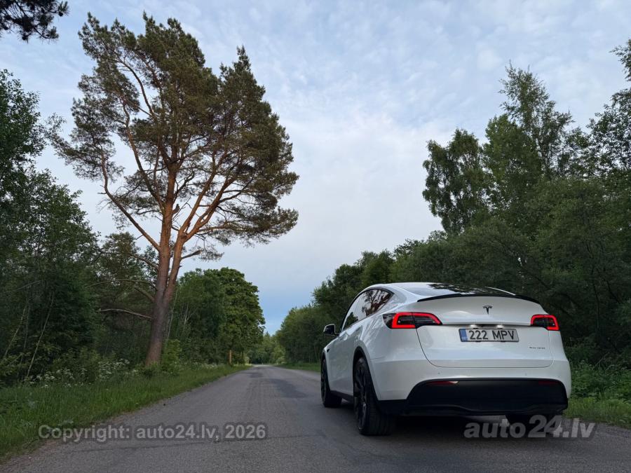 White Tesla Model Y 2022 in Tallinn, with an engine capacity of 0.00 L and mileage of 80 thousand km for 33900 €, photo 3 on AUTOMOTO.COM.LV