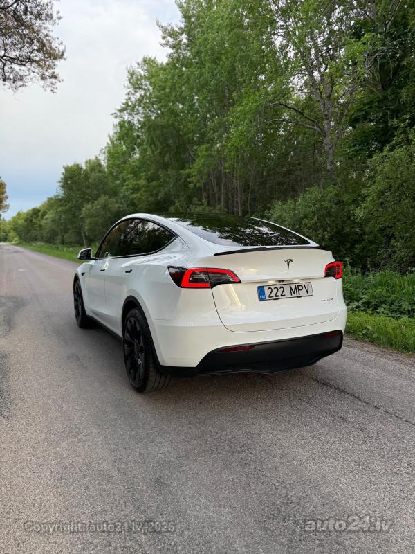 White Tesla Model Y 2022 in Tallinn, with an engine capacity of 0.00 L and mileage of 80 thousand km for 33900 €, photo 4 on AUTOMOTO.COM.LV