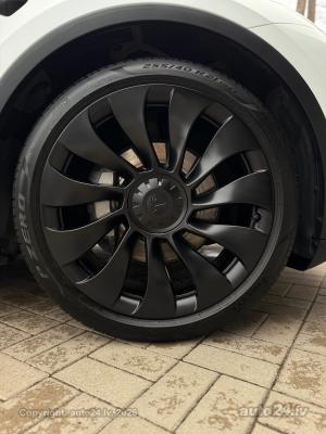 White Tesla Model Y 2022 in Tallinn, with an engine capacity of 0.00 L and mileage of 80 thousand km for 33900 €, photo 8 on AUTOMOTO.COM.LV