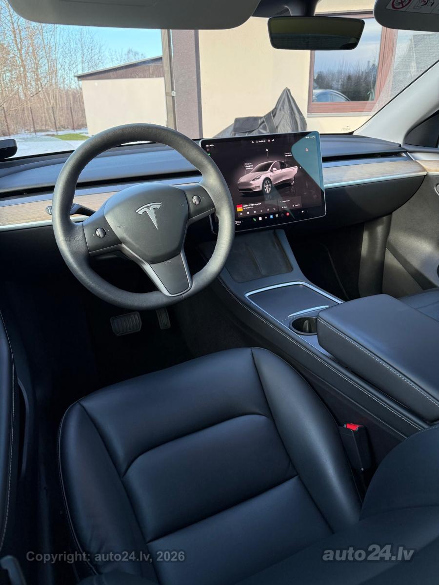 White Tesla Model Y 2022 in Tallinn, with an engine capacity of 0.00 L and mileage of 80 thousand km for 33900 €, photo 9 on AUTOMOTO.COM.LV